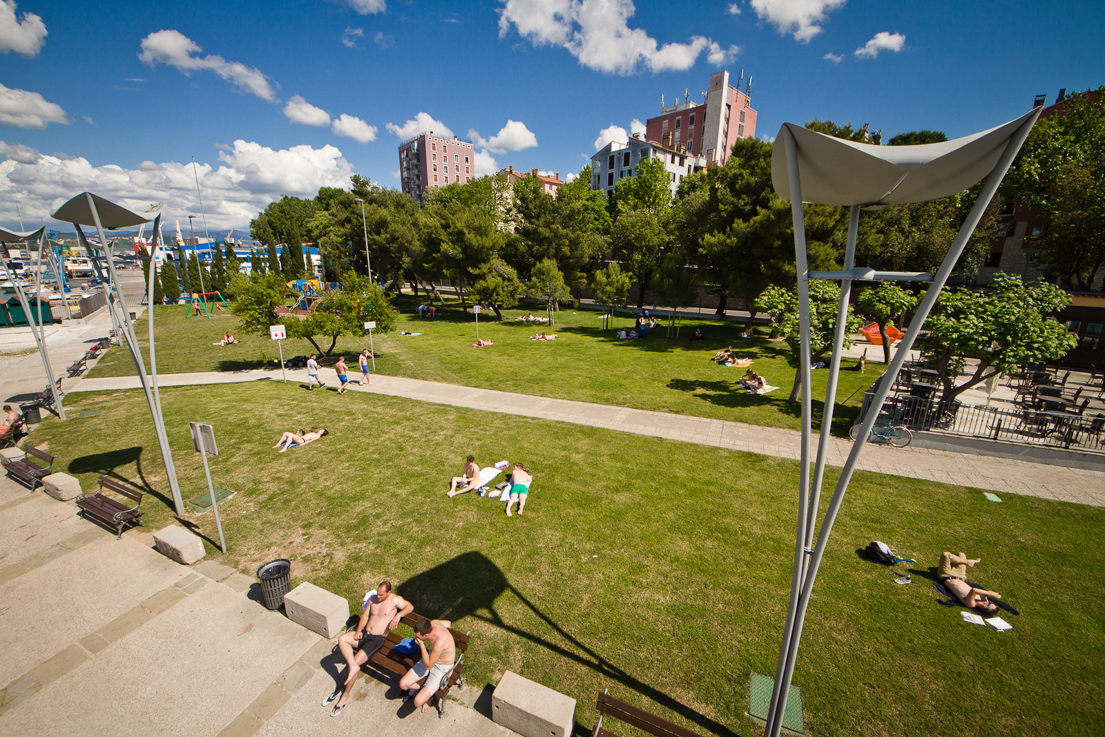 Začela se je kopalna sezona na koprskem mestnem kopališču »Mokra Mačka ...