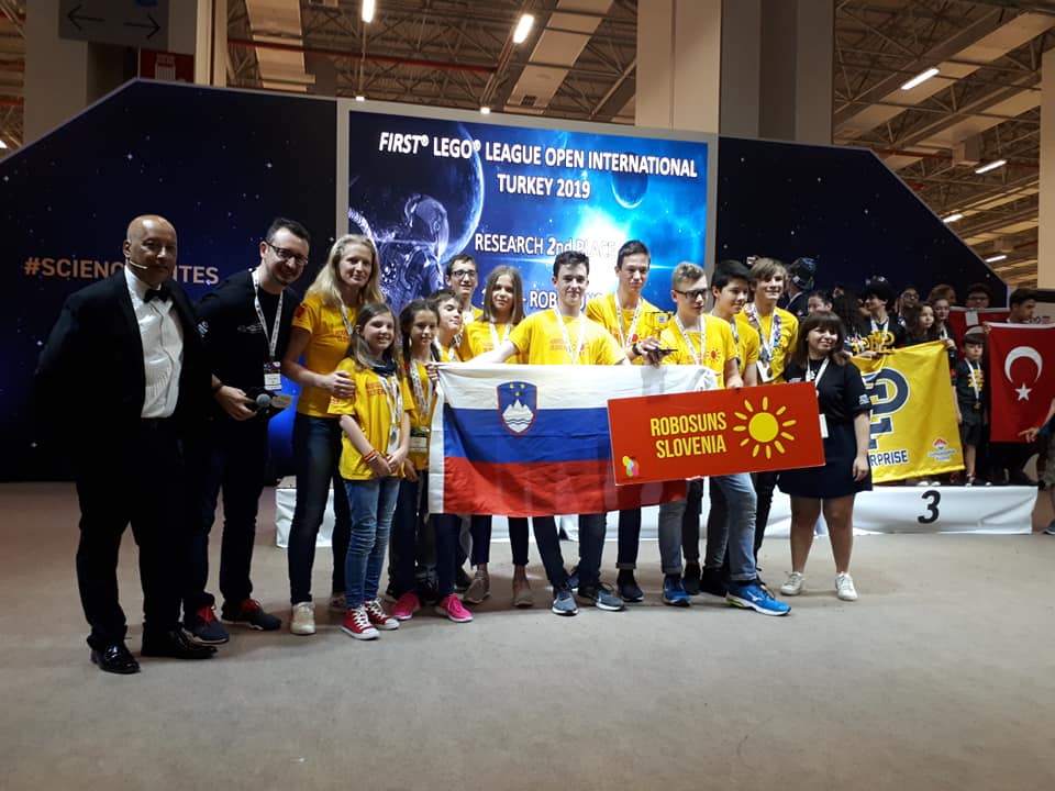 RoboSončki OŠ Koper odlični na odprtem evropskem prvenstvu FLL - e ...